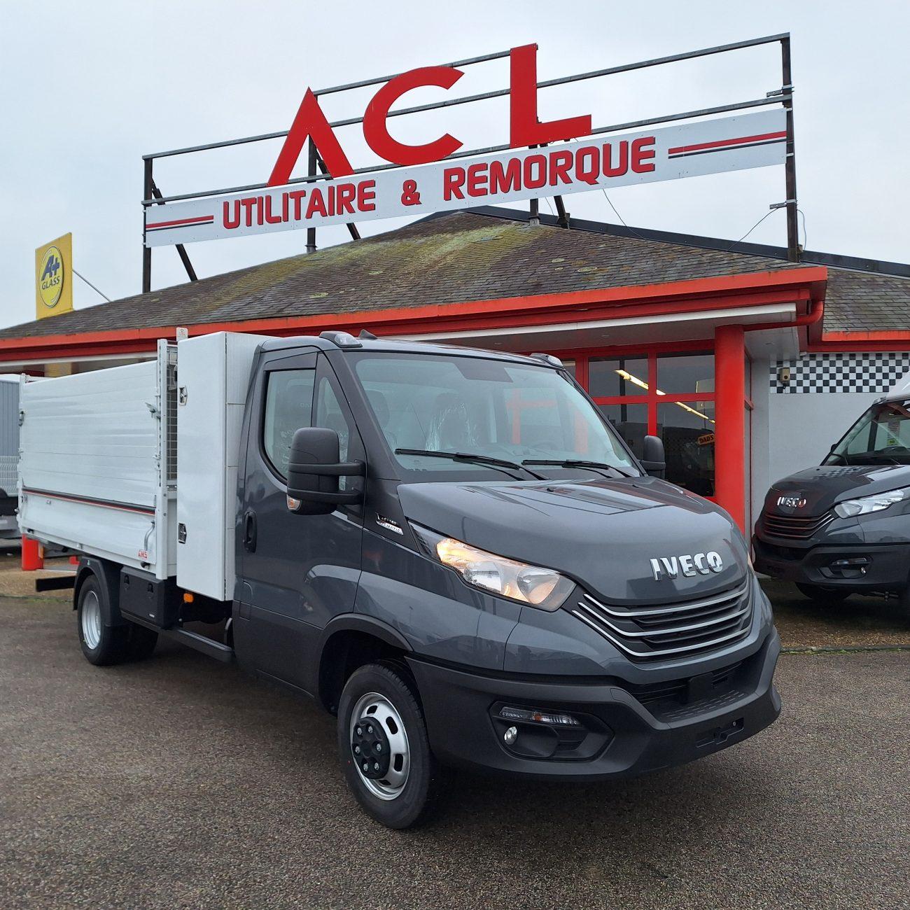 Iveco Daily 35C18HA8 3.0L 180ch BVA Benne coffre paysagiste gris - ACL ...